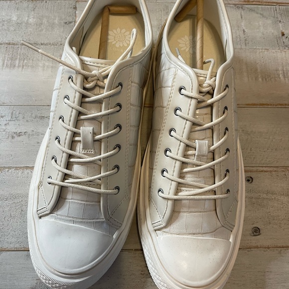 Yellow Box | Shoes | Yellow Box Vada Sneaker | Poshmark